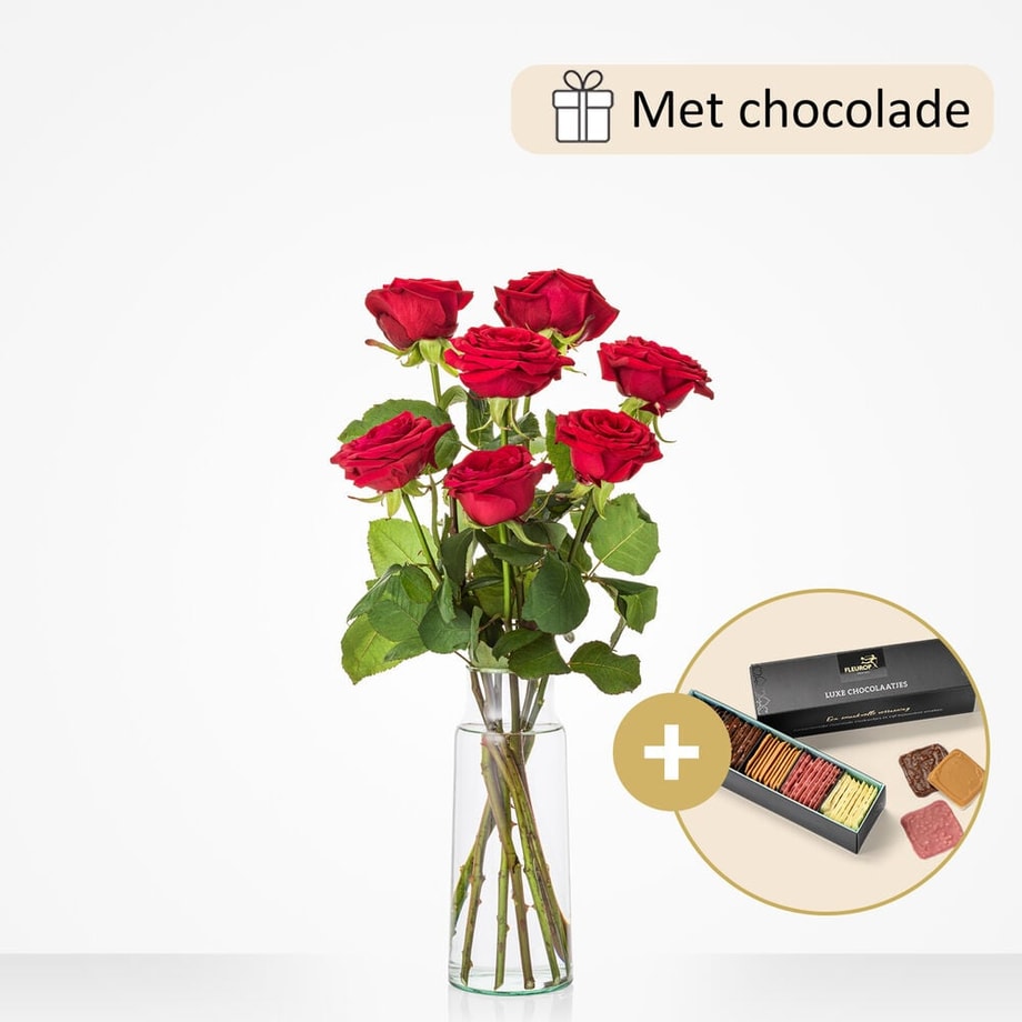Perfect Match Gift Set: 7 Red Roses and Chocolate - Flowers.NL®